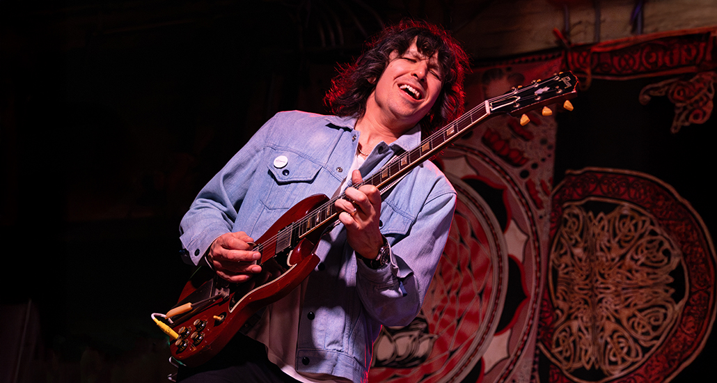 Davy Knowles at Reggies in Chicago, IL - Loud Hailer Magazine